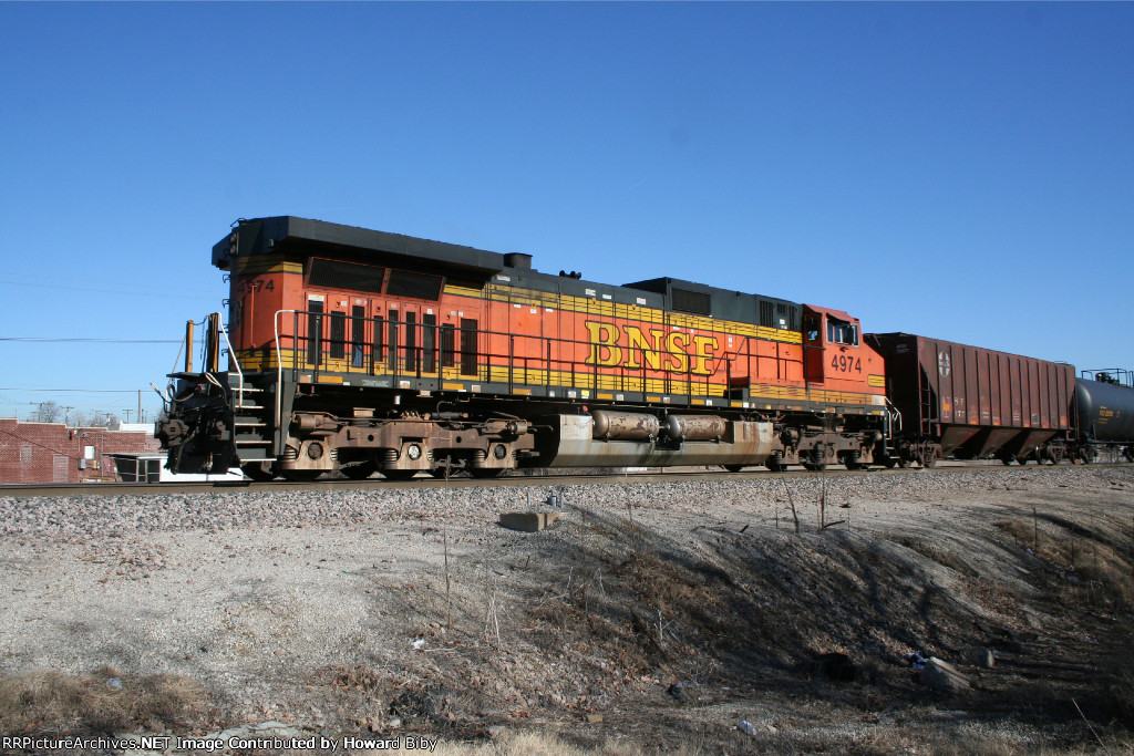 BNSF 4974 pushing on the empty oil train